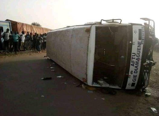 Une collision entre un bus Tata et un camion fait trois (3) morts - Xibaaru