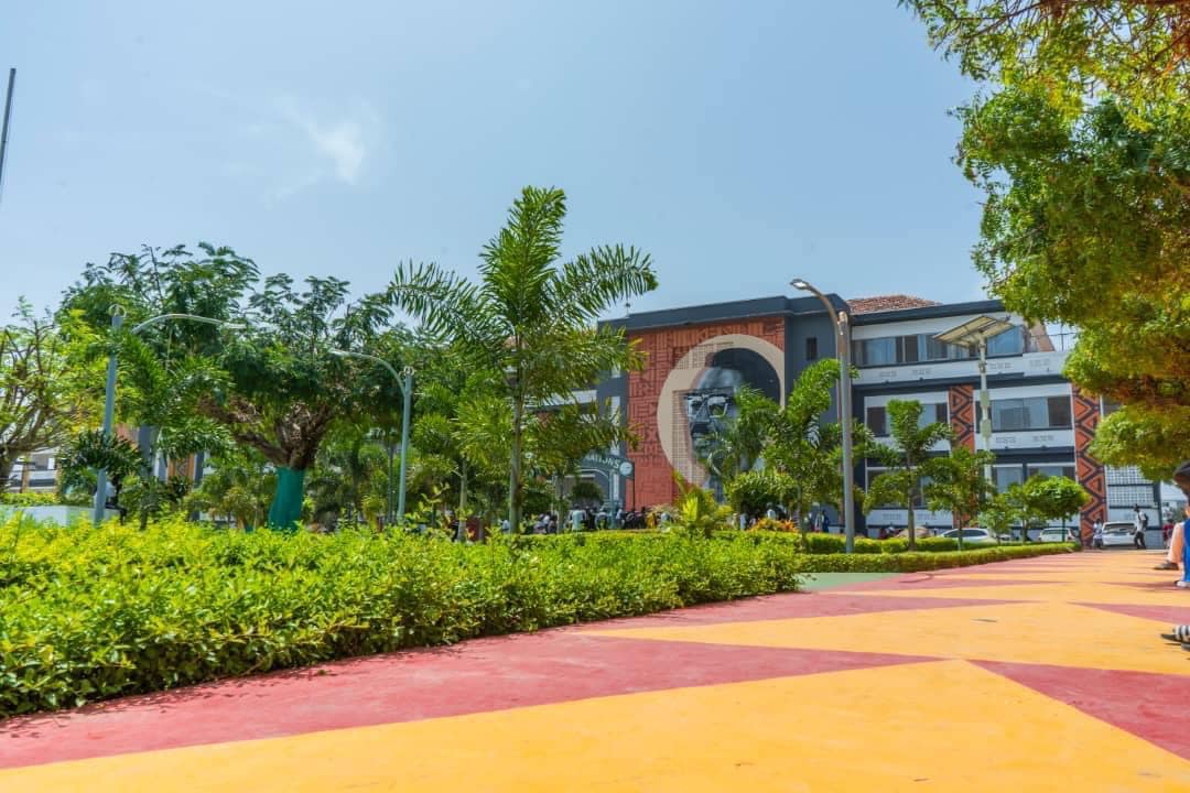 UCAD : Le SAES décrète l'arrêt des cours en ligne - Xibaaru