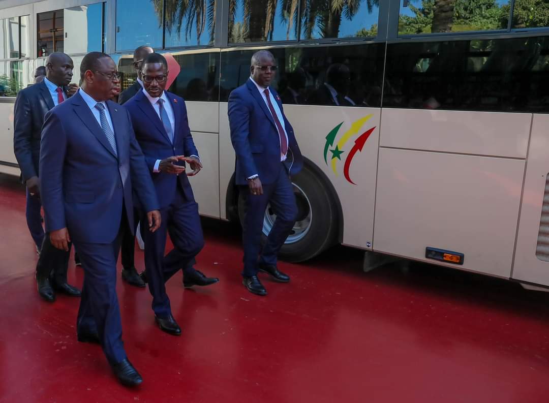 Dakar Dem Dikk : Macky Sall réceptionne 370 nouveaux bus (photos) - Xibaaru