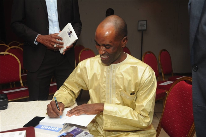 Ambassadeur émérite : Macky Sall honore Oumar Demba Ba - Xibaaru