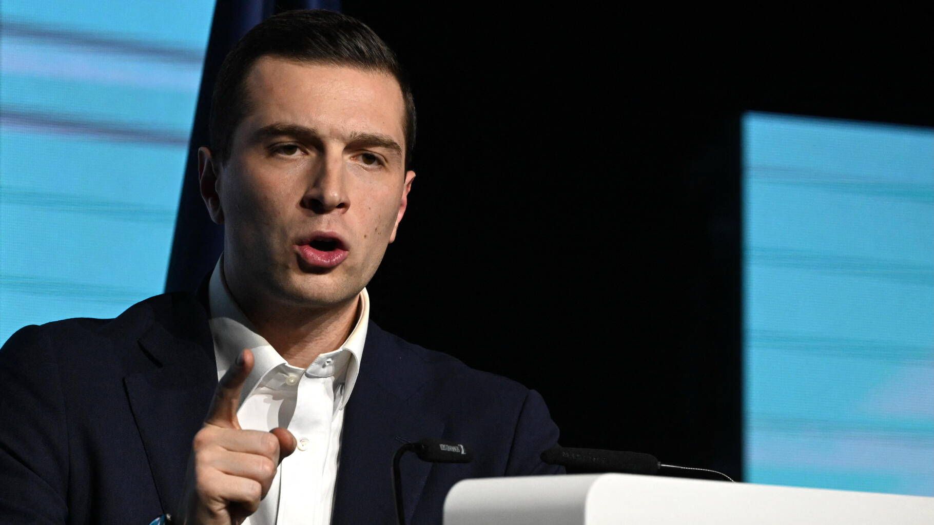 France : Jordan Bardella appelle à une union «face à Emmanuel Macron ...