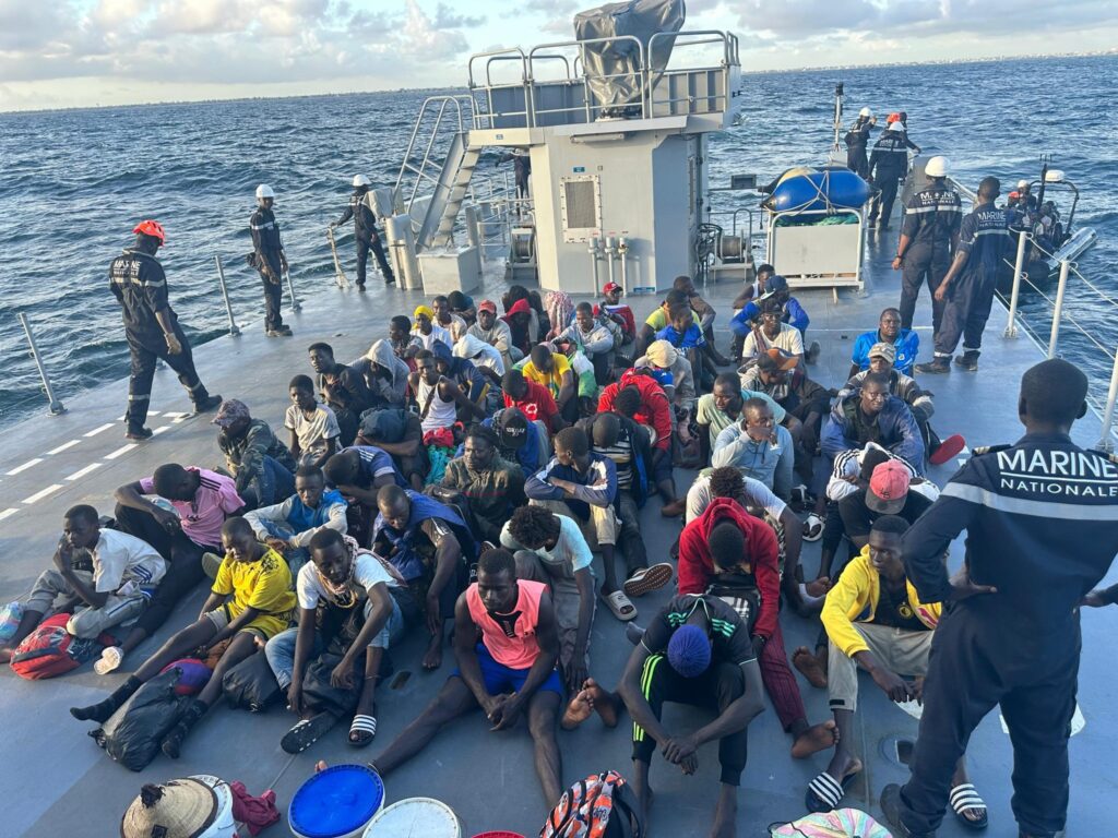 Migration irrégulière : La Marine secourt 93 personnes en mer - Xibaaru