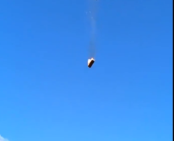 Une montgolfière prend feu et chute dans le vide...plusieurs morts ...